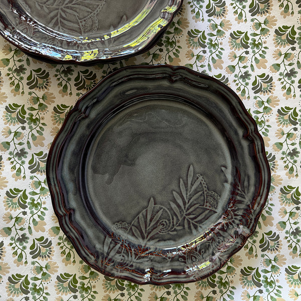 Arabesque Large 'Dinner Plate' crackle glazed in 'Fig' by Sthal of Swe ...